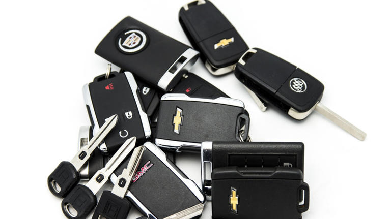 Why electronic car keys evolved from simple proximity keys to pricey ...