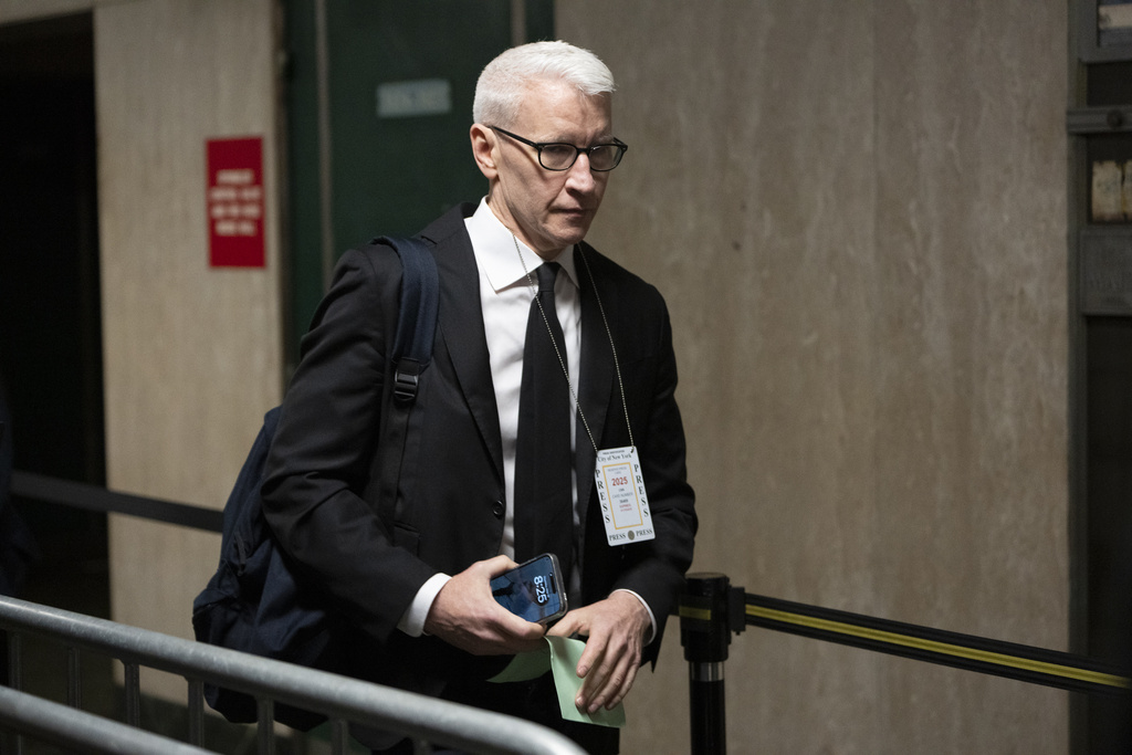 Anderson Cooper announces '60 Minutes' departure amid CBS shake-ups