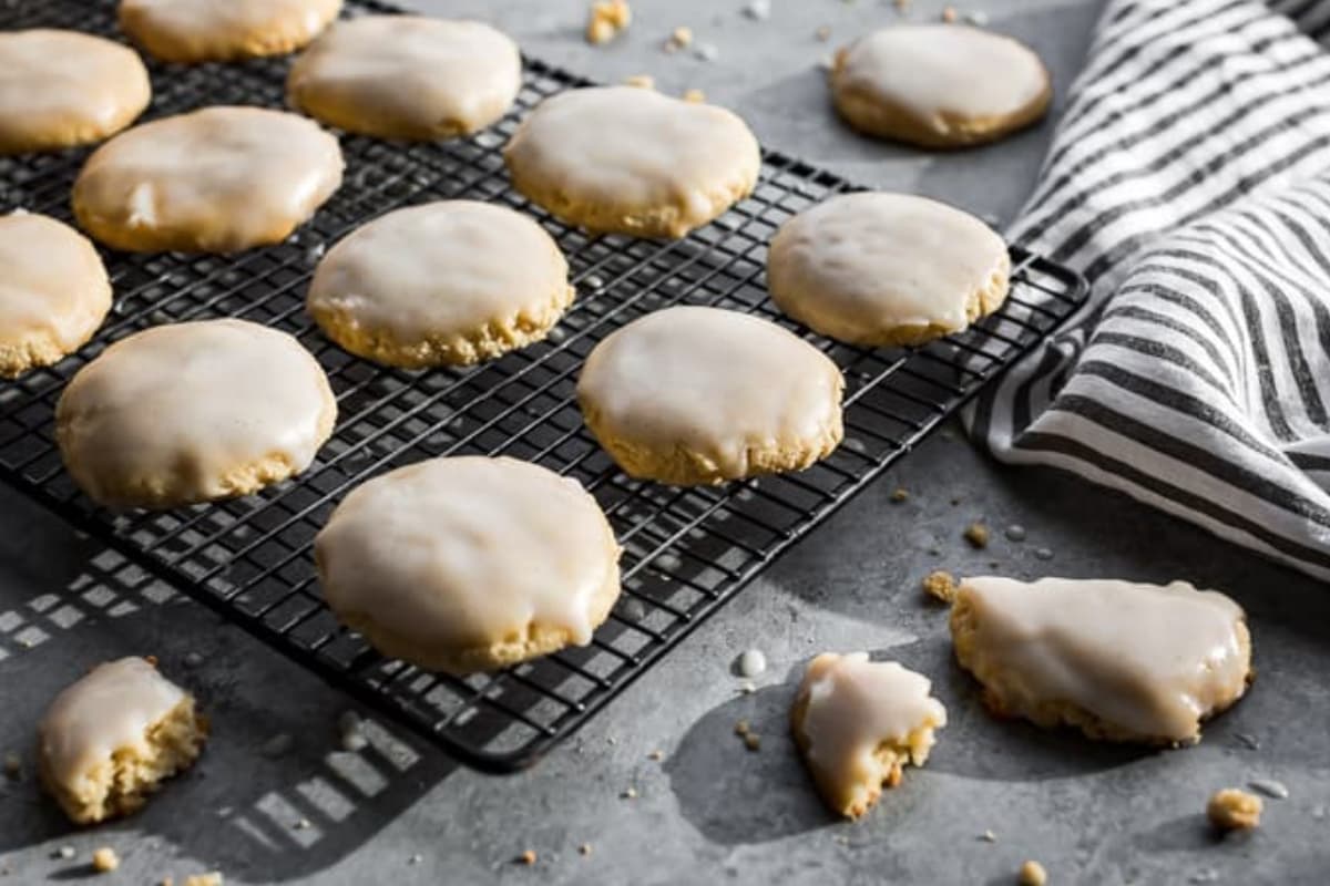 26 healthy cookies for coffee breaks, lunchboxes, and late-night cravings