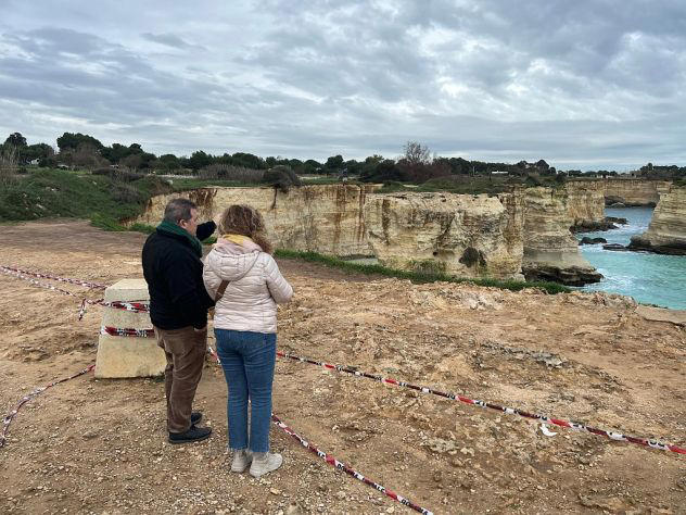 Severe weather sends Italy's famous 'lovers' arch' crashing into the ...