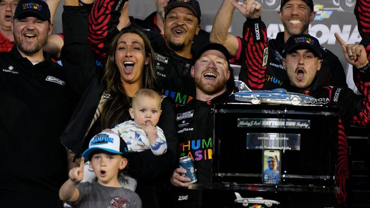 Tyler Reddick wins NASCAR's biggest race following winless 2025, son's ...