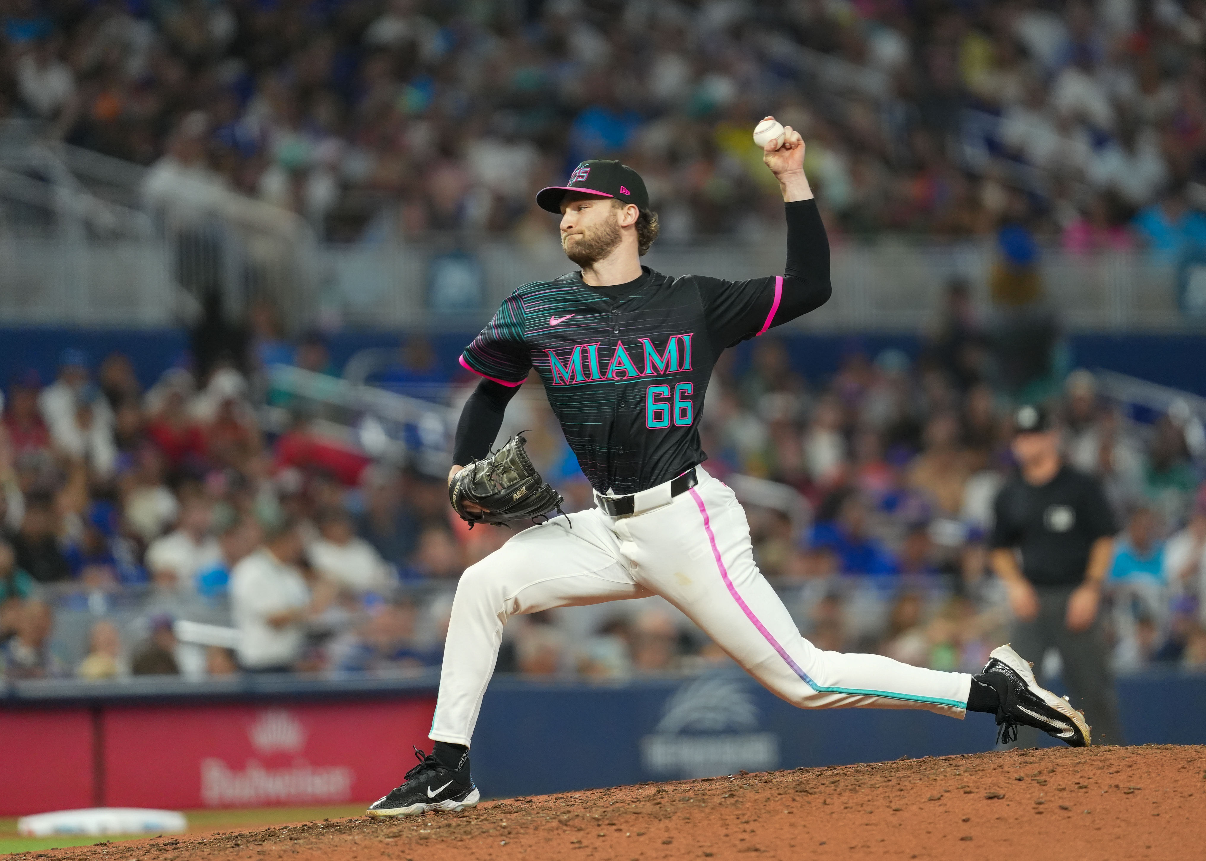 Mariners acquire lefty reliever Josh Simpson from Miami