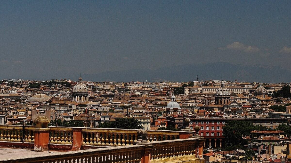 Altro che Via Condotti, è questa la strada più bella di Roma: i turisti ...