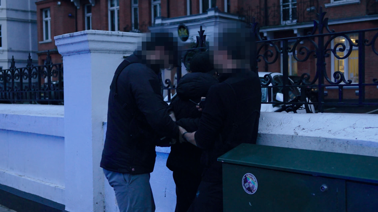 Hundreds arrested for stealing phones - as video shows brazen thefts
