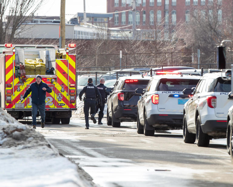 2 dead, 3 injured after Rhode Island shooting at youth hockey game