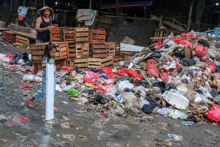 Indonesia capital faces 'filthy' trash crisis