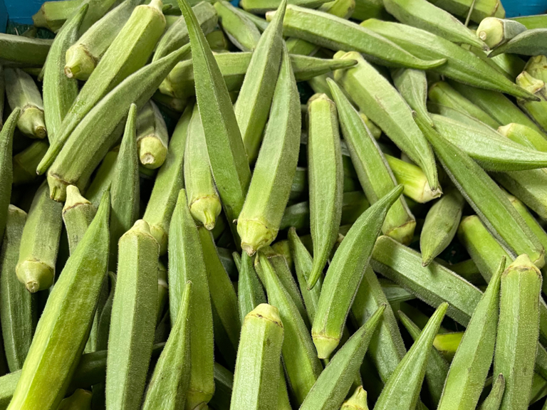 How to clean bhindi properly without spoiling its texture: Simple ...