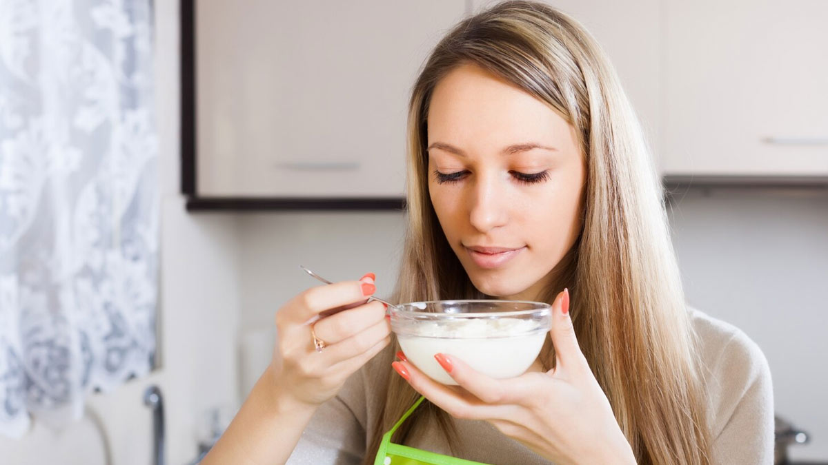 Curd at night vs morning: Expert shares the best time to eat it