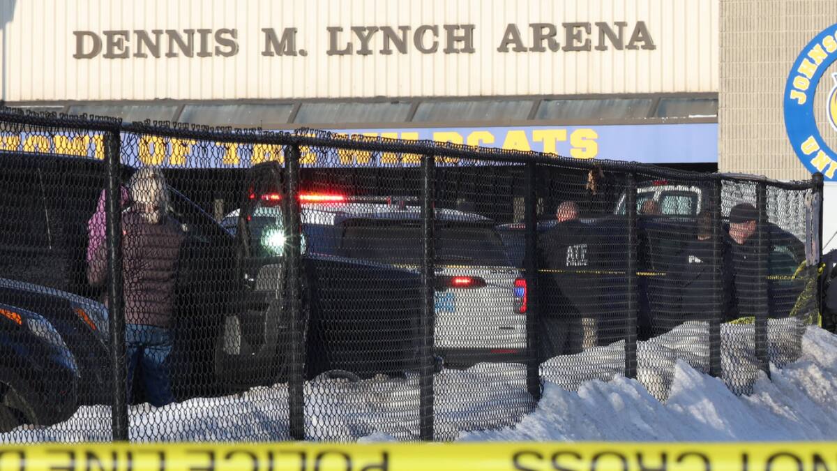 En plein match de hockey: Trois morts après des tirs dans une patinoire ...