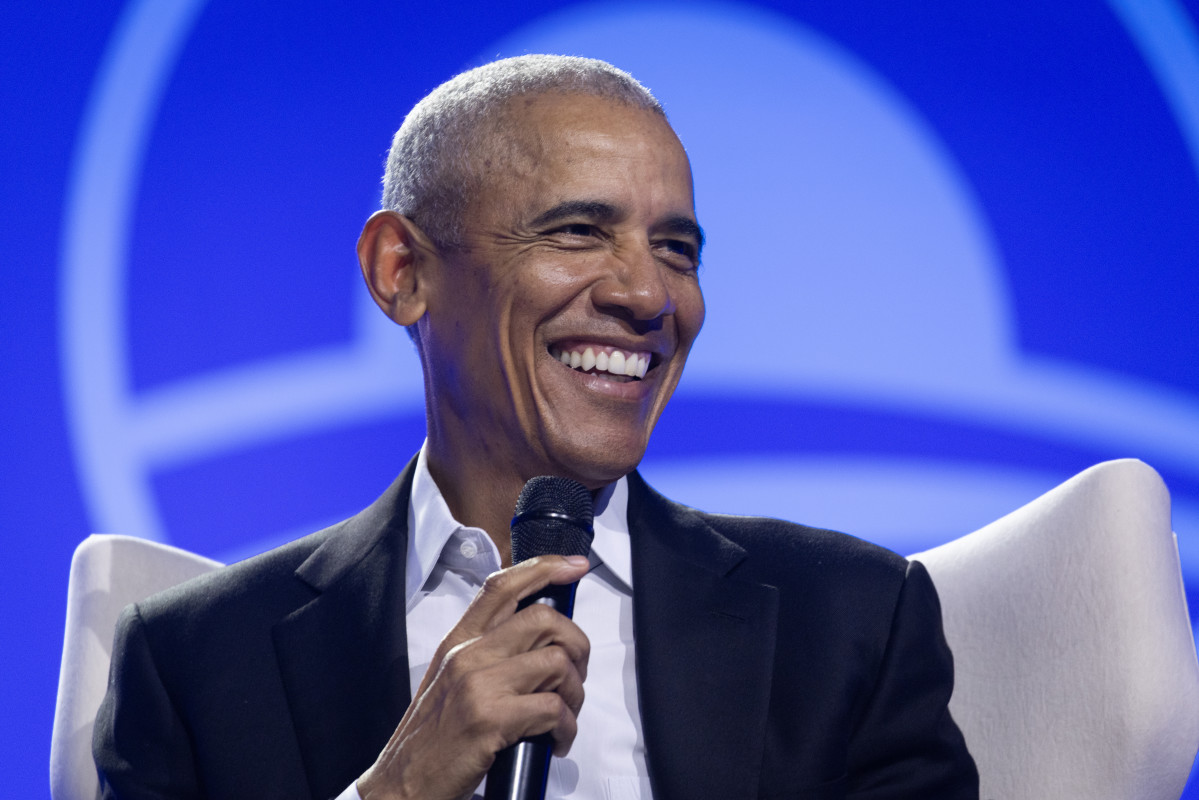 Barack Obama's courtside catch at NBA All-Star Game has the internet ...