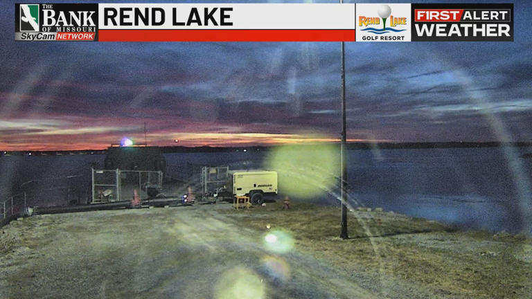 Man rescued from submerged vehicle in Rend Lake dies from injuries