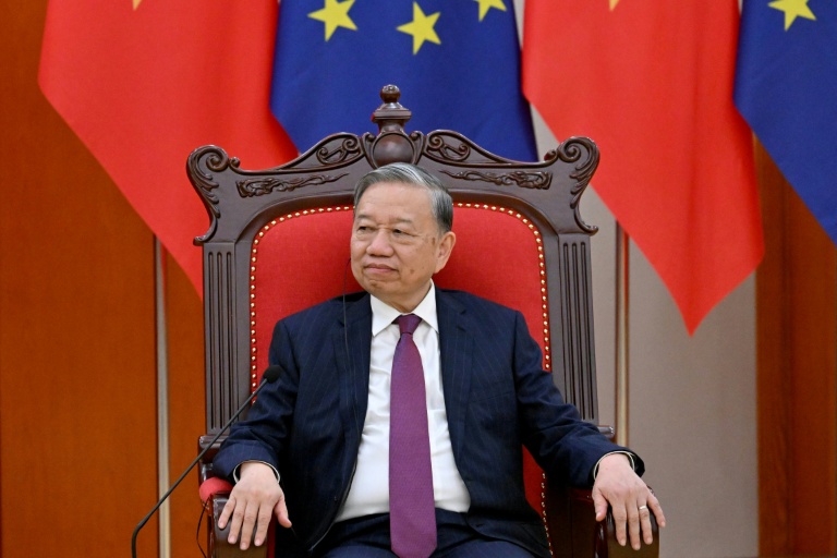Vietnam confirms top leader's US visit