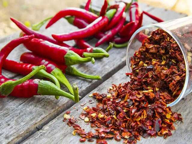 Quick and easy recipe for homemade chili flakes