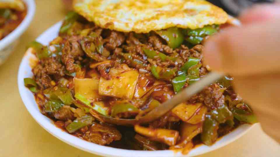The ultimate Lanzhou Muslim food tour with a noodle master