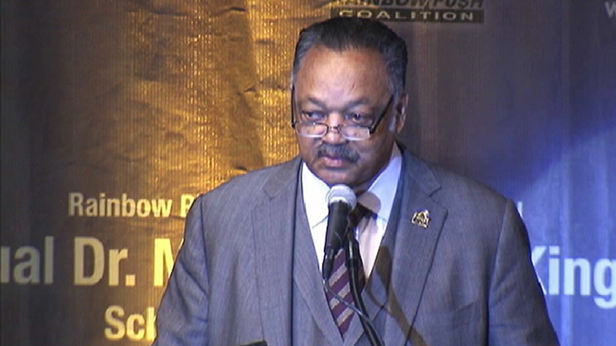 'He's my hero:' Rep. Jonathan Jackson chokes up about dad Rev. Jesse ...