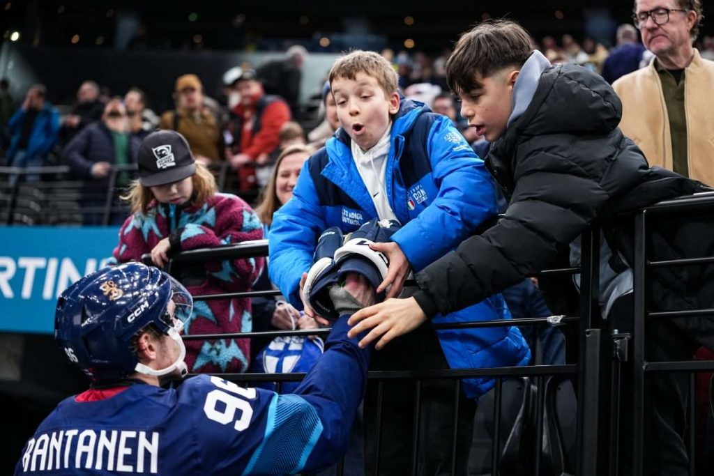 Video leviää: Mikko Rantanen antoi mailan lapselle mutta hakikin sen ...