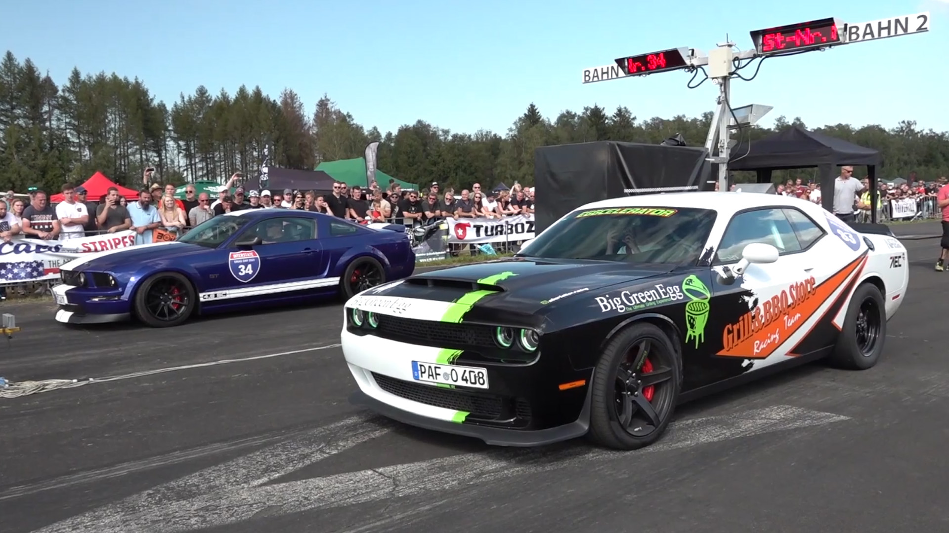 Muscle car battle: Dodge Challenger against Ford Mustang in straight line