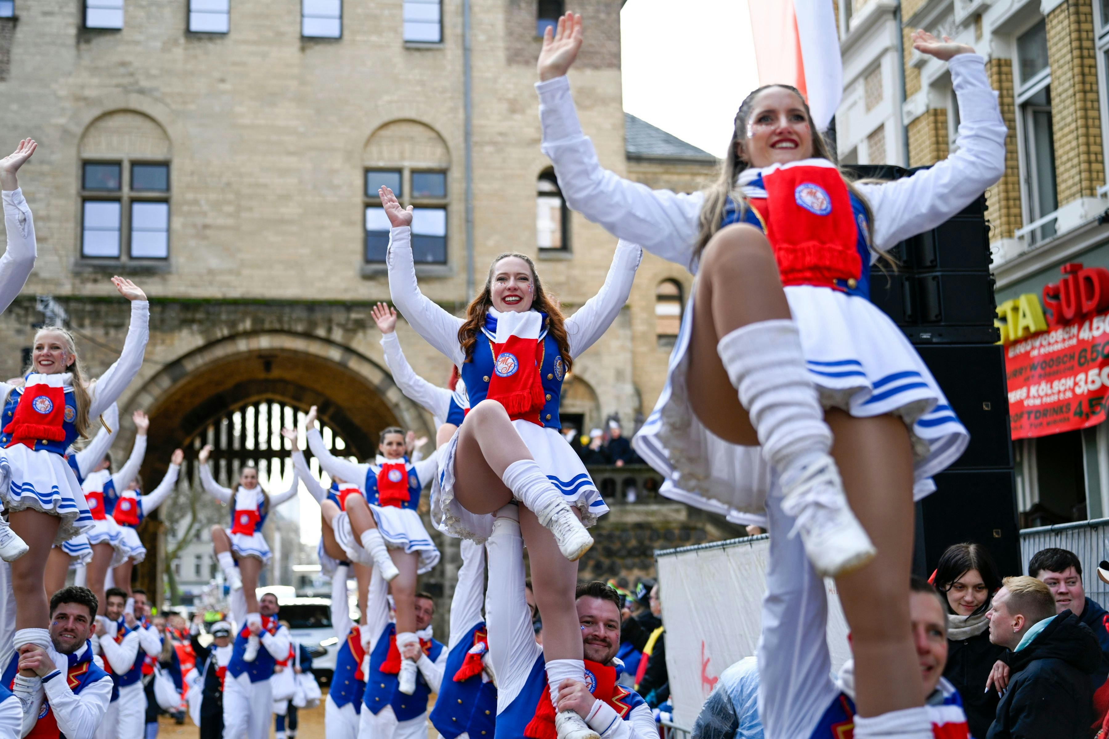 „Ich habe geweint“: Eine Kölner Tanzgruppe zeigt, was den Karneval ...