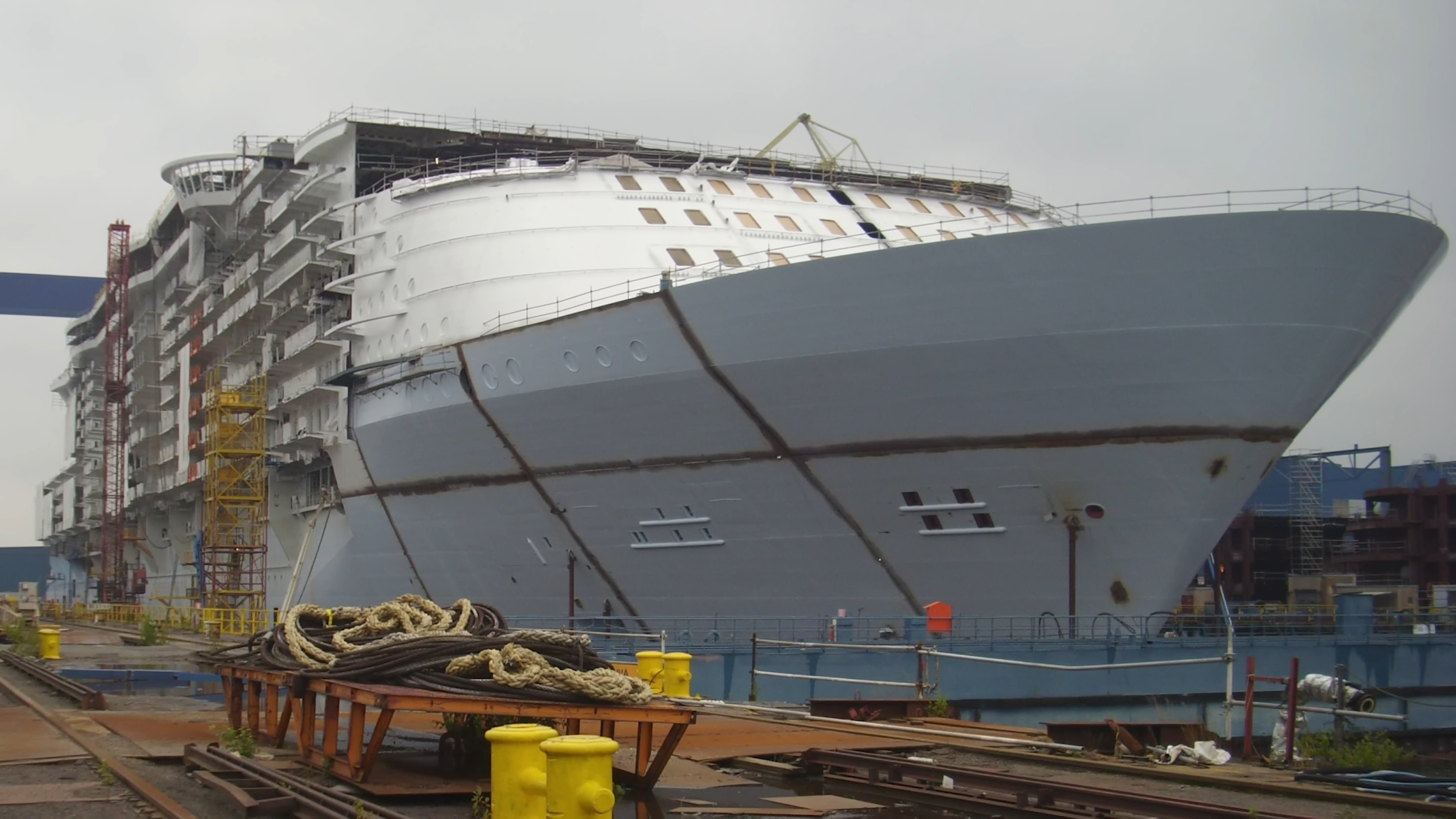 How a simple shape keeps ships from breaking apart