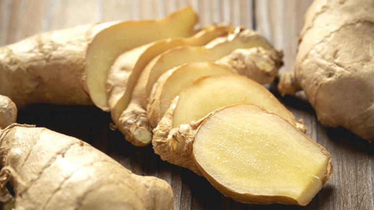 The simple method to peel ginger without wasting anything and extend ...