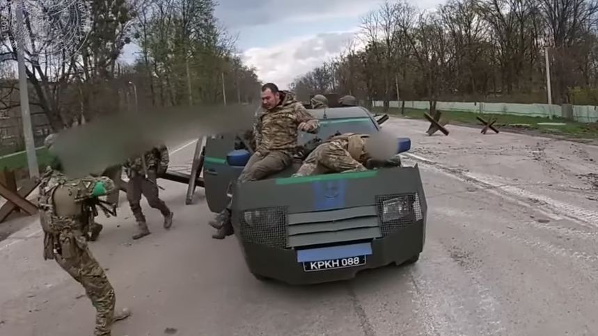 Watch real combat footage from Ukraine - Special Forces KRAKEN in ...