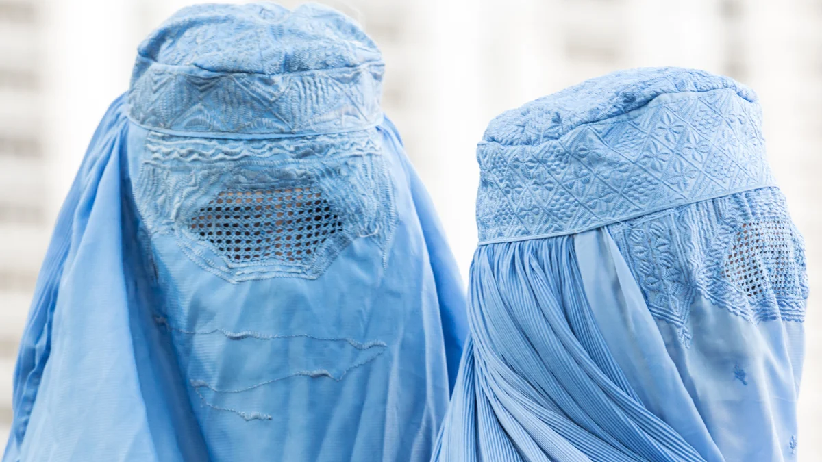 La Asamblea Regional rechaza la petición de Vox de prohibir el burka y ...