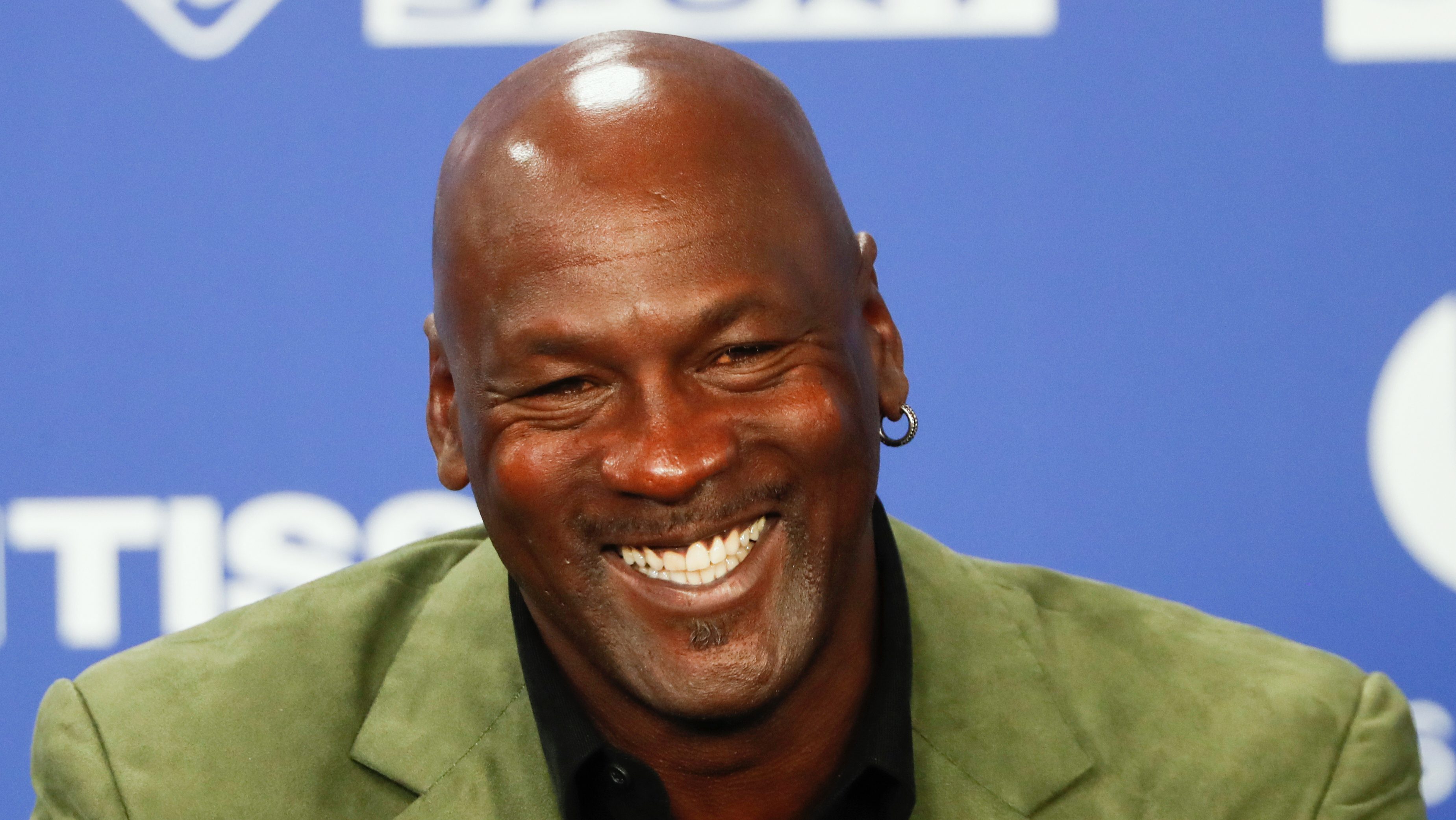 Polémica celebración de Michael Jordan tras triunfo de su equipo 23XI ...