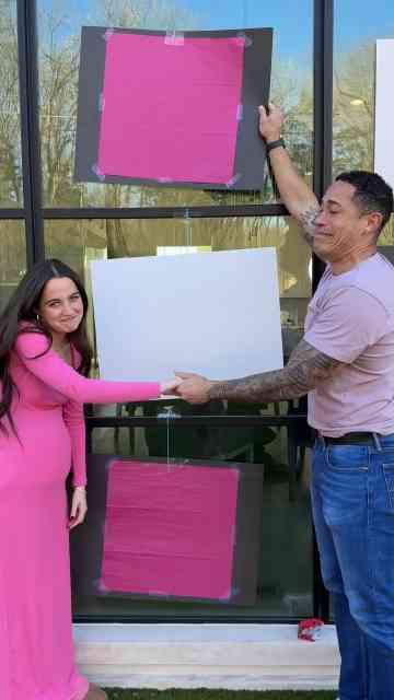 Couple Reveals Babys Gender With A Fun Tic Tac Toe Game