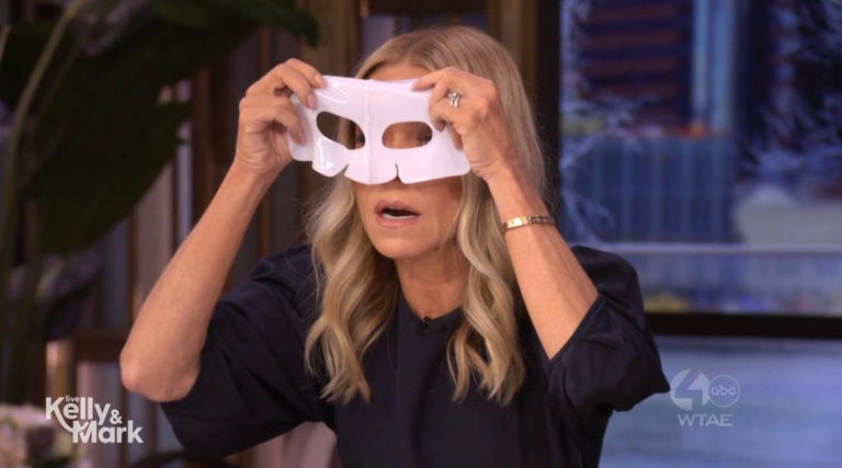 Kelly Ripa and Mark Consuelos reveal recent change to their sleeping ...