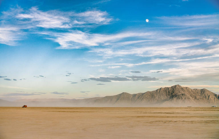 Hike to March's blood moon at these 6 deserts, parks, and dark-sky spots