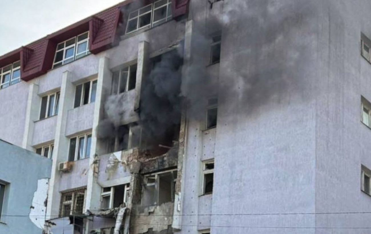 Russia massively strikes Ukraine's Sumy region: 6 people injured ...