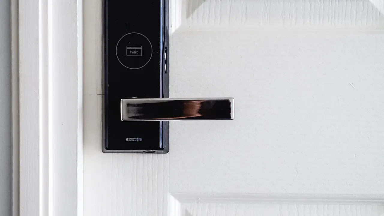 The smart home vulnerability: Why tech experts are reverting to ...