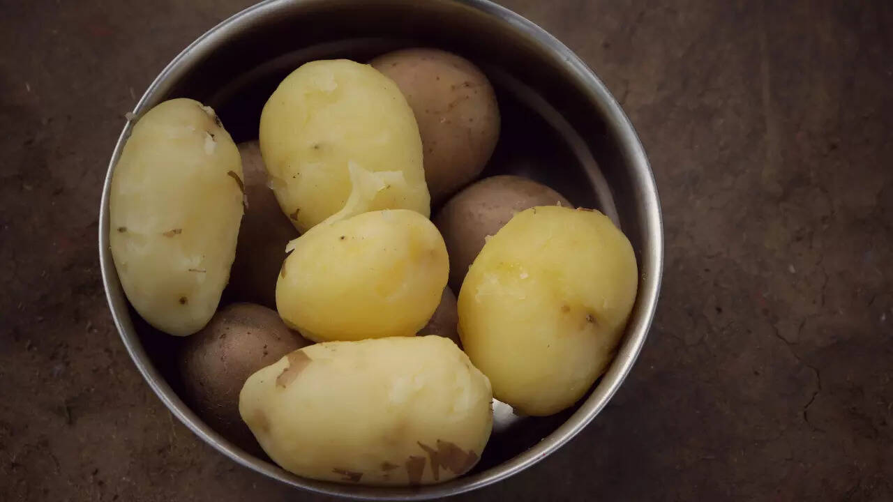 How to make dahi wale aloo for dinner at home