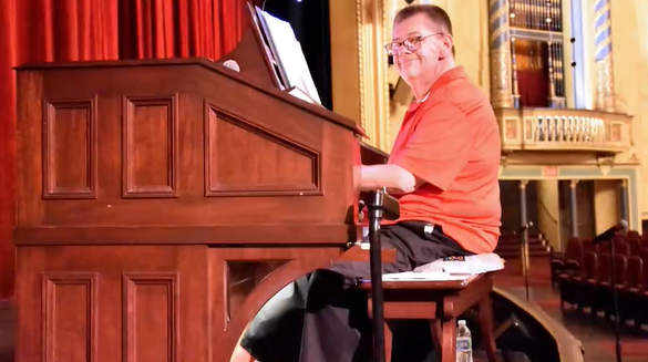 Virginia Theatre remembers longtime organ player