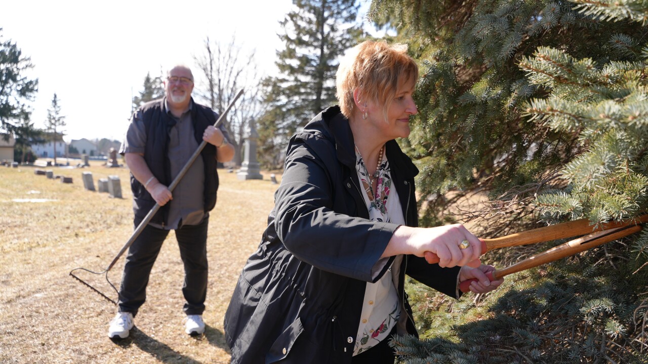 Honadel family seeks help preserving Oak Creek cemetery