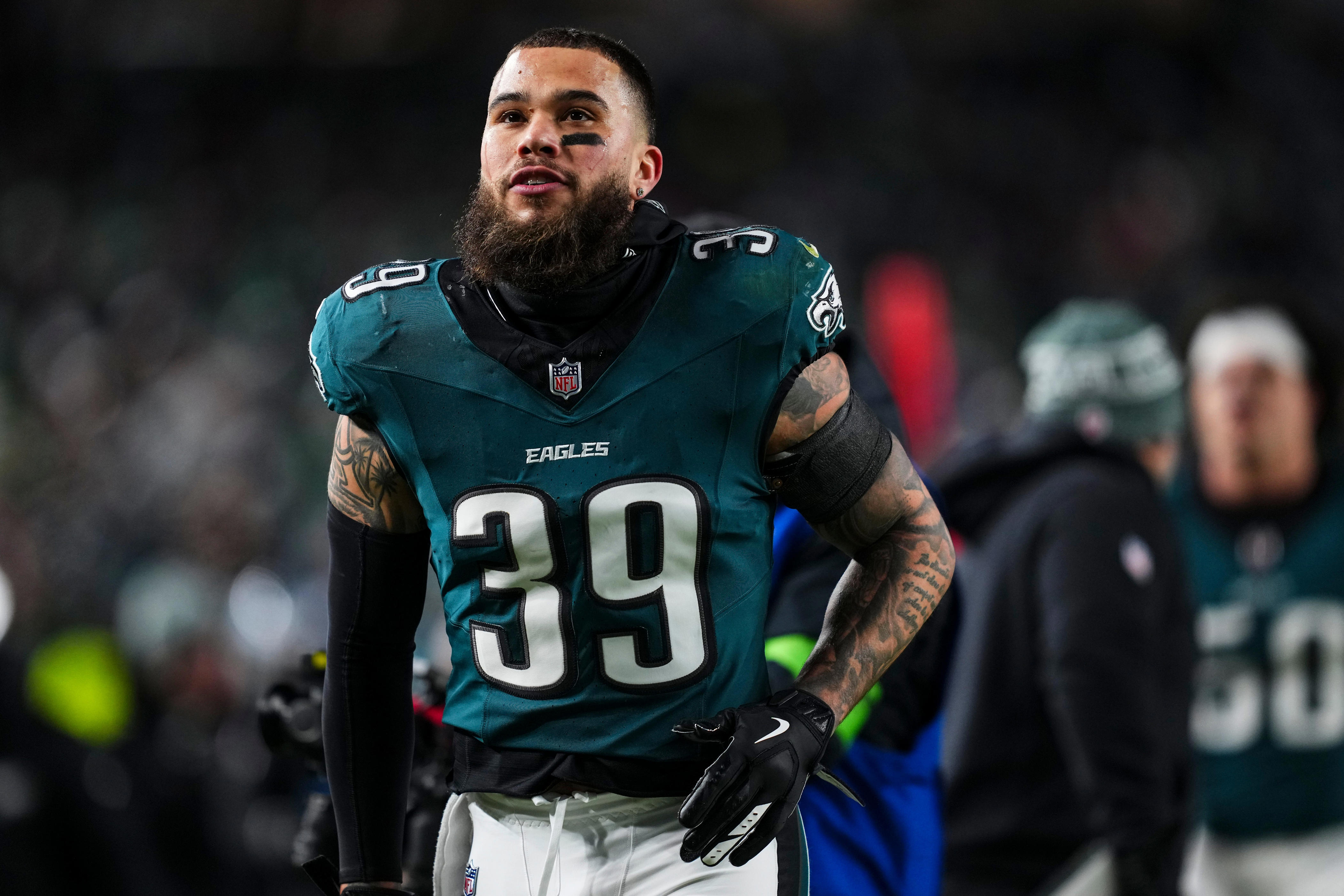 Eagles re-sign Marcus Epps to a 1-year deal after trading Sydney Brown