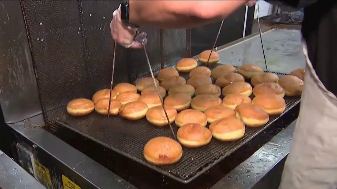 Fat Tuesday pączki, Aggie's Bakery a West Allis fixture
