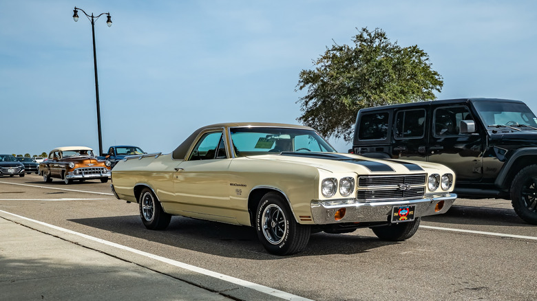 6 classic cars that featured bench seats