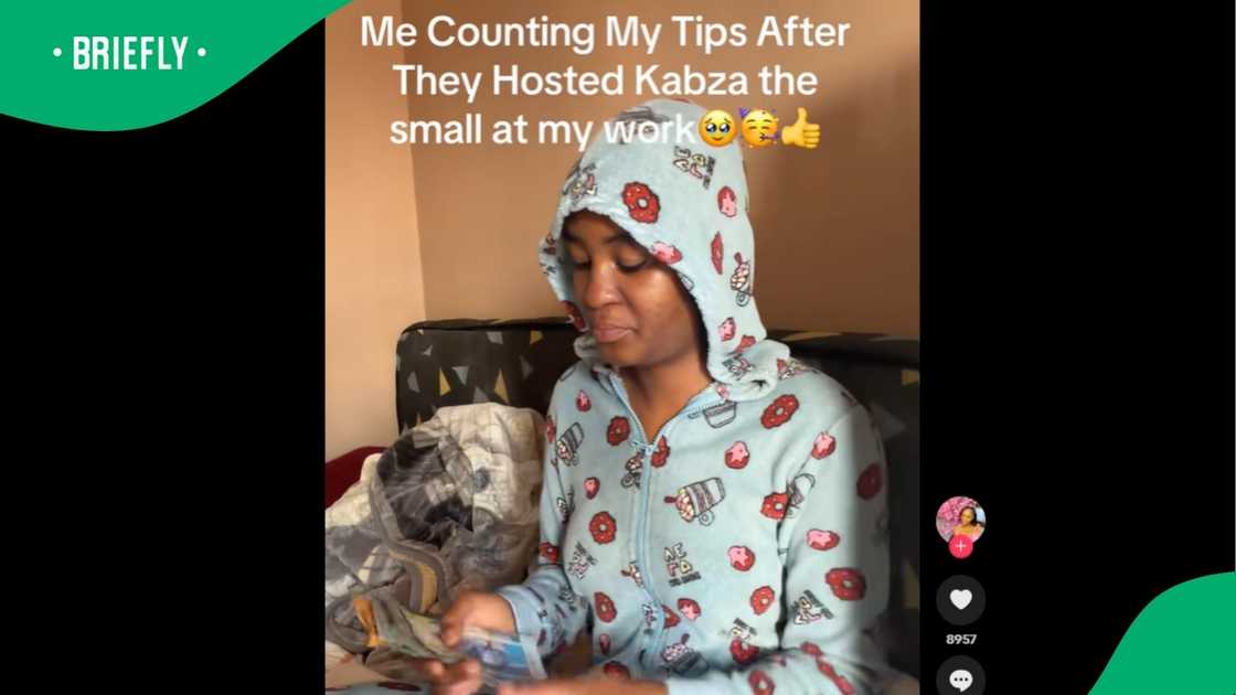 How much is the salary?: Johannesburg waitress flaunts tips after ...