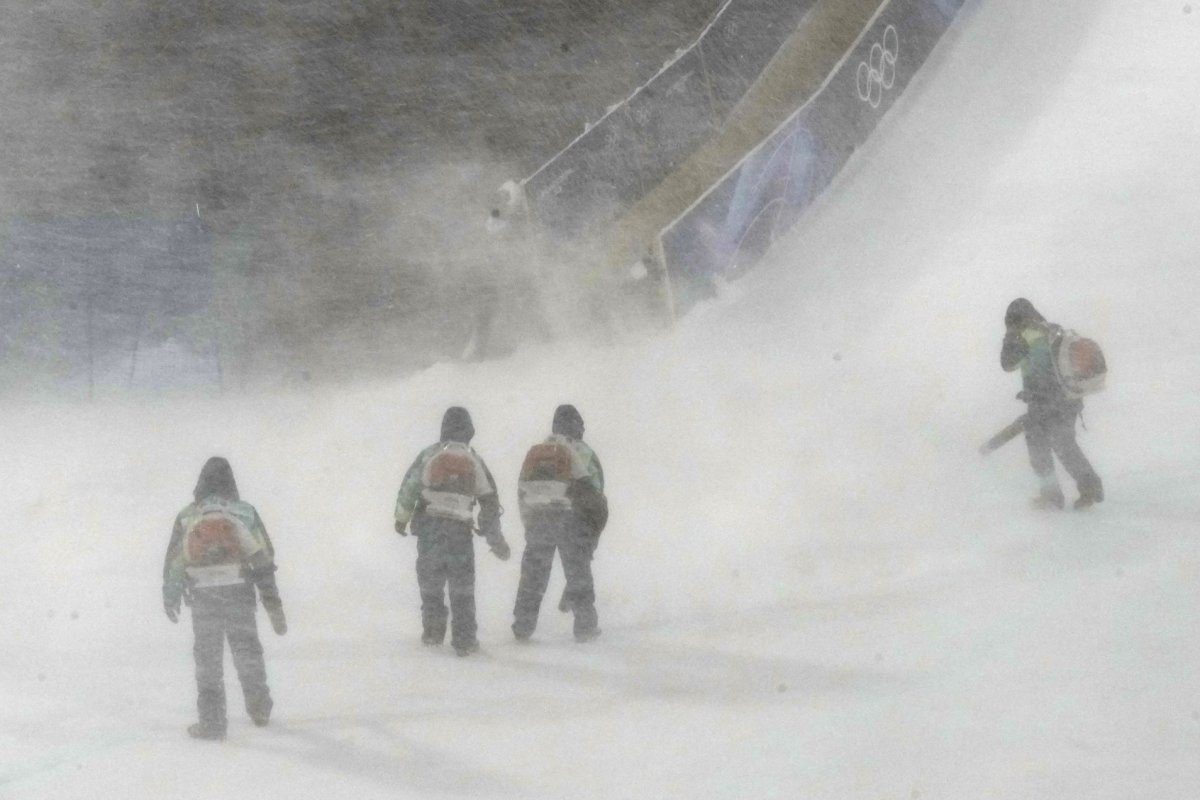 Heavy snow postpones Winter Olympics snowboard, ski competitions