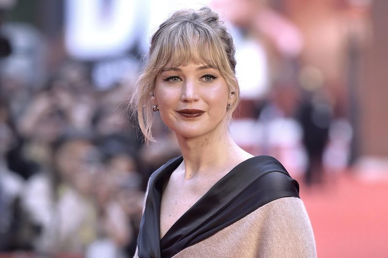 22 celebrities who hate being approached in real life