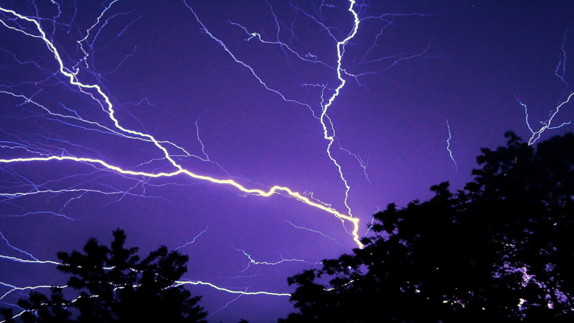 Severe weather tool kit: Damage reports, power outage maps, traffic ...