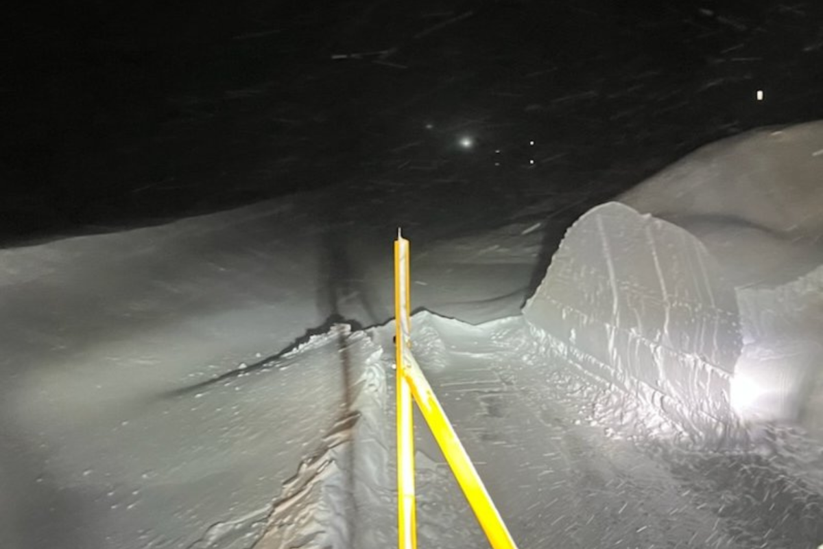 Avalanche deposits 15 feet of snow on Lake Tahoe highway