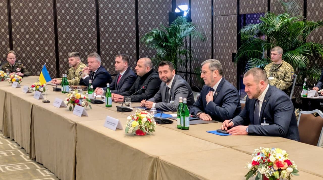 Parties close political block of Geneva peace talks as military group ...