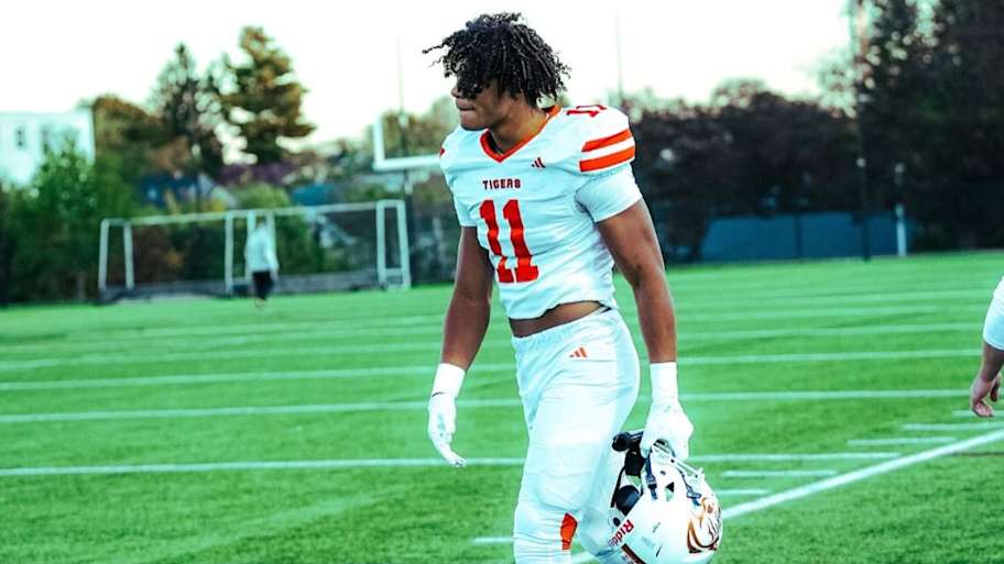 Top-10 Defensive Lineman in America Raves About Ole Miss Football and ...