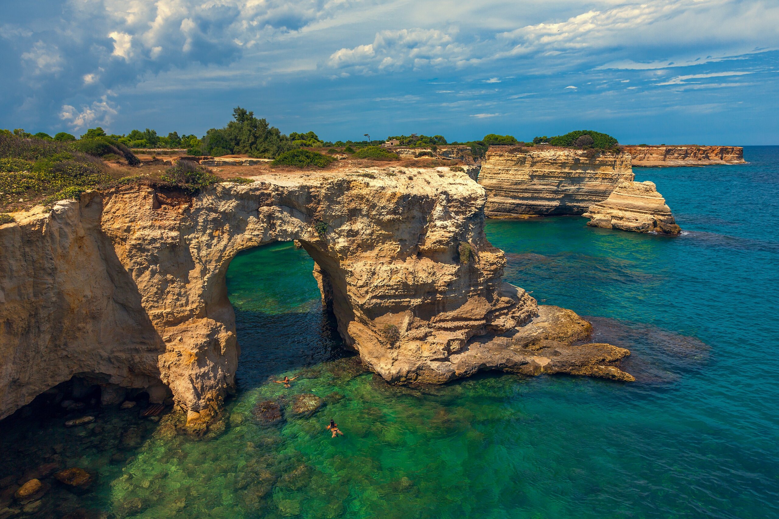 Valentine's Day storm destroys Italy's most romantic landmark