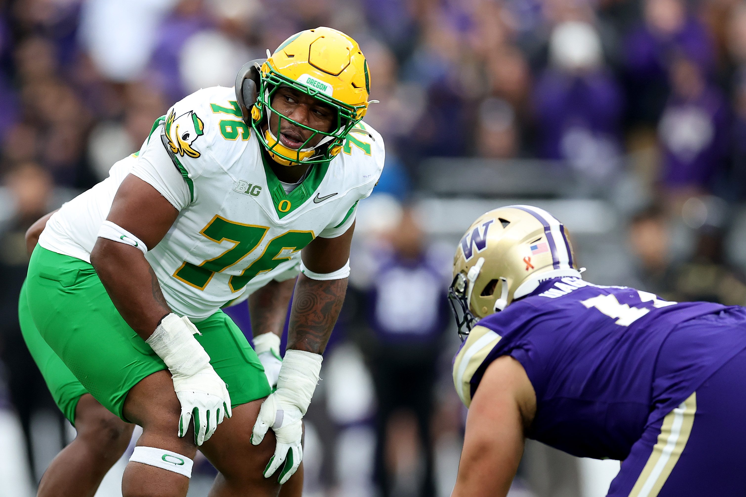 Oregon LT Isaiah World reportedly suffered torn ACL in Peach Bowl, won ...