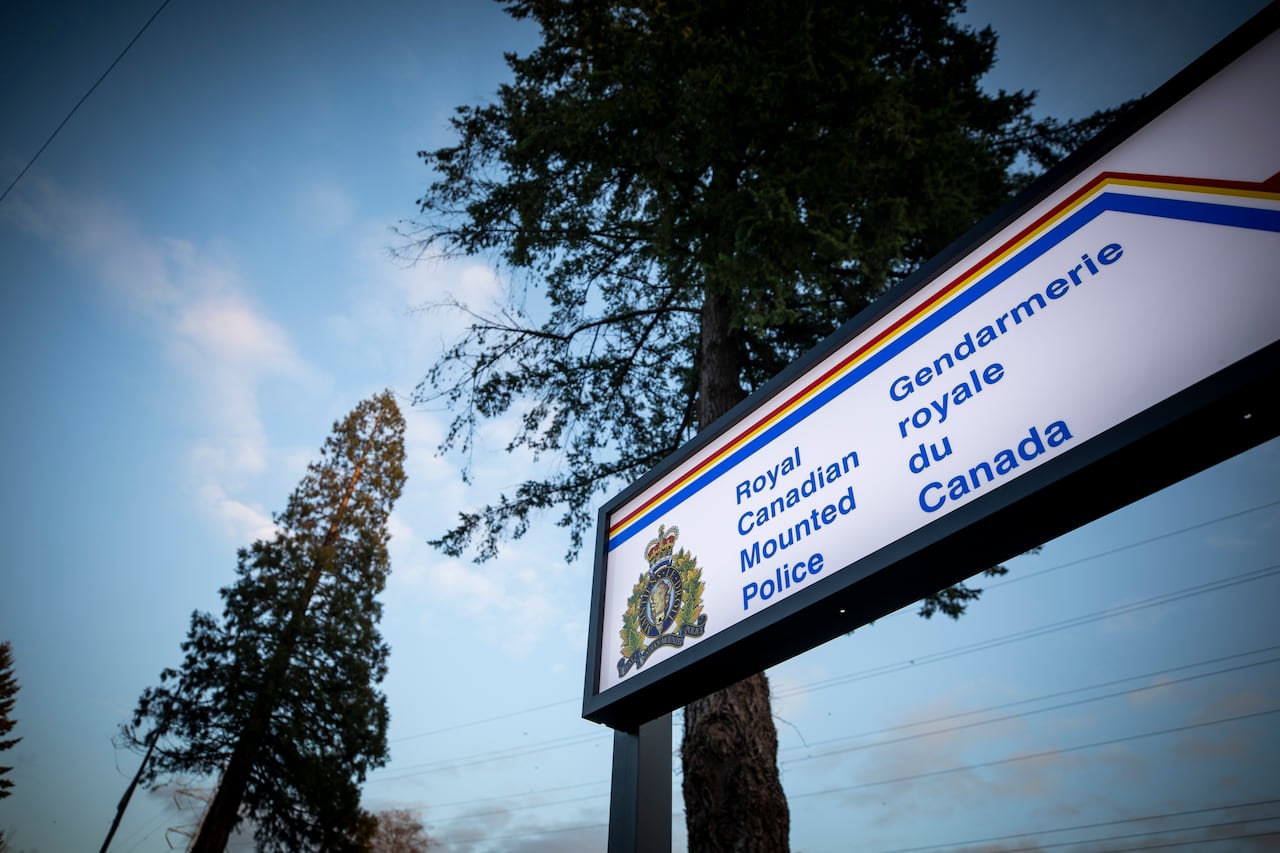 Man dead following late-night, head-on collision in Burnaby