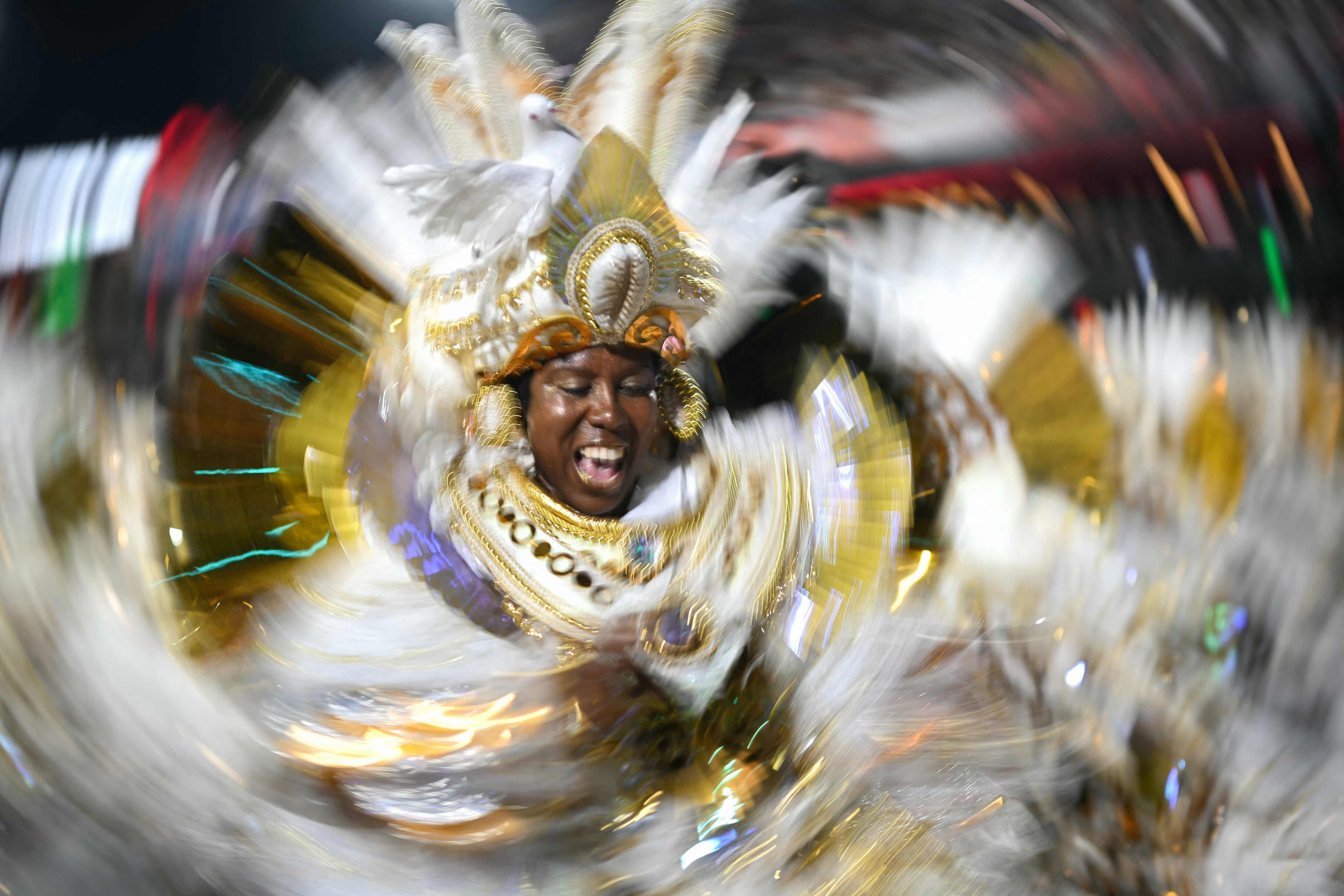 Rio Carnival kicks off, draws global crowds