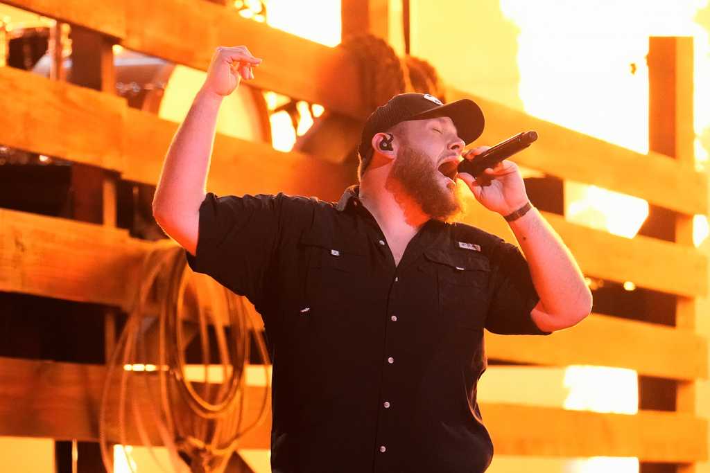 Country singer to open new bar at Universal CityWalk in Orlando